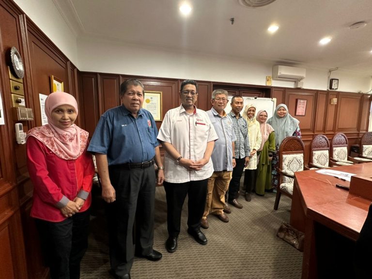 Kunjungan hormat ke atas YBhg. Dato’ Prof. Dr. Ahmad Farhan Mohd ...
